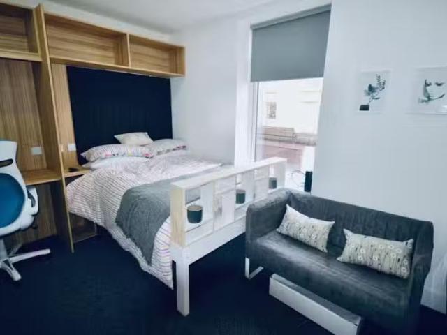 Cheap 1 BA 1 bedroom flat for rent in Gainsborough Road, Liver.