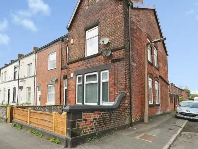 Rental! 1 BA 1 bedroom flat for rent in Gigg Lane, Bury, BL9 9.