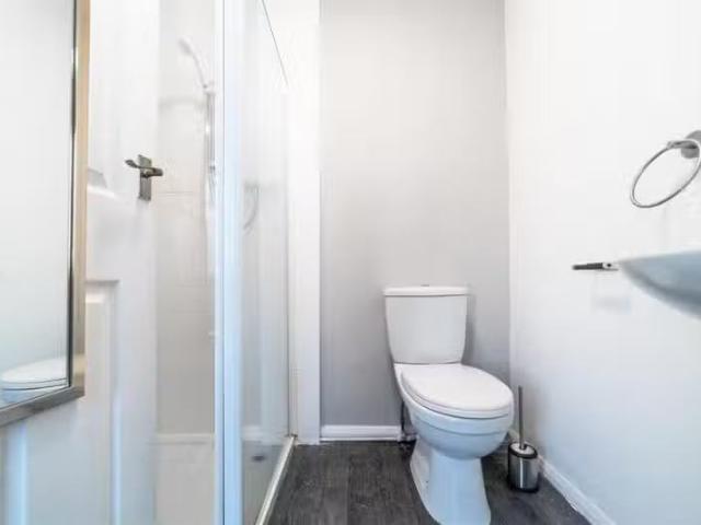 Rental! 1 BA 1 bedroom flat for rent in Hazel Close, BLACKBURN.