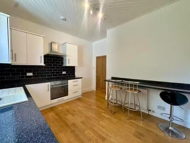 Rental! 1 BA 1 bedroom flat for rent in Menzies Road, Aberdeen.