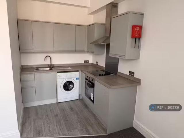 For Rent! 1 BA 1 bedroom flat for rent in Mynd House, Gloucest.