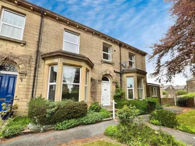 Rental! 1 BA 1 bedroom flat for rent in Park Road, Bingley, BD.