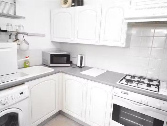 Nice 1 BA 1 bedroom flat for rent in Picktillum Place, City Ce.