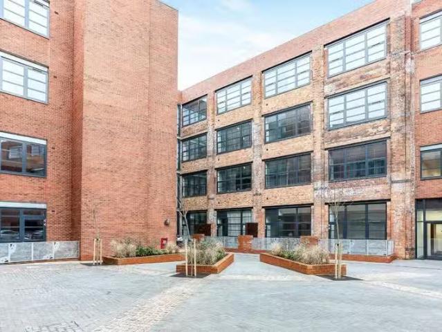 For Rent! 1 BA 1 bedroom flat for rent in Pope Street, Birming.