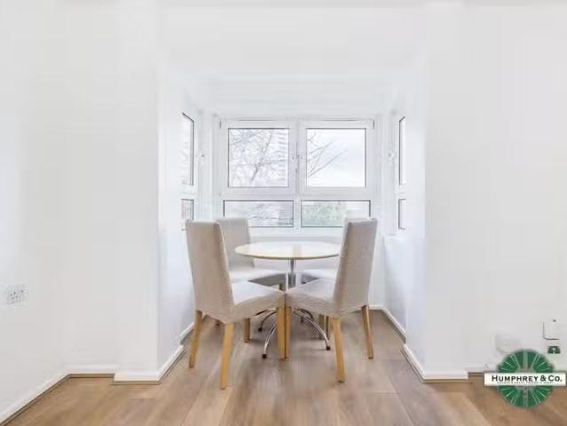 Rental! 1 BA 1 bedroom flat for rent in Sandal Street, London.