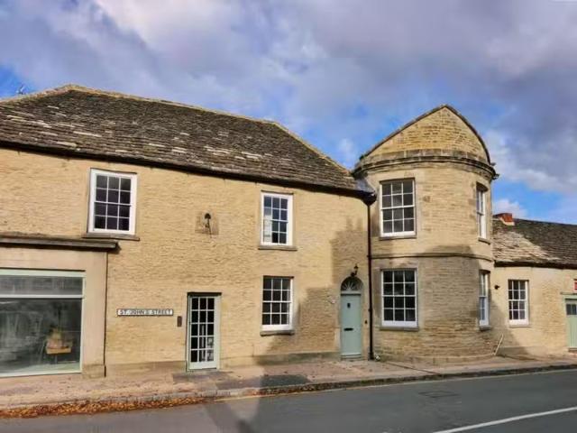 Cozy 1 BA 1 bedroom flat for rent in St. Johns Street, Lechlad.