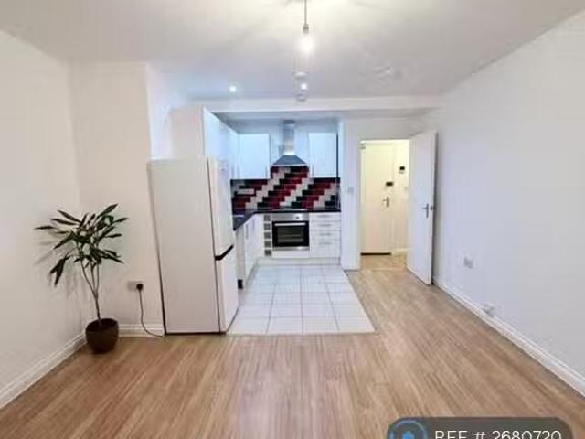 For Rent! 1 BA 1 bedroom flat for rent in Station Parade, Bark.