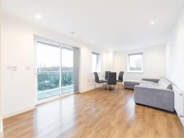 Cheap 1 BA 1 bedroom flat for rent in Sydney Road, Tower Point.