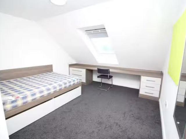 Just in! 1 BA 1 bedroom flat share for rent in Brook Street, T.