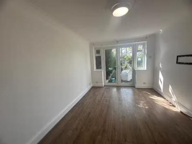 Charming 1 BA 1 bedroom house share for rent in Batchwood Gree.