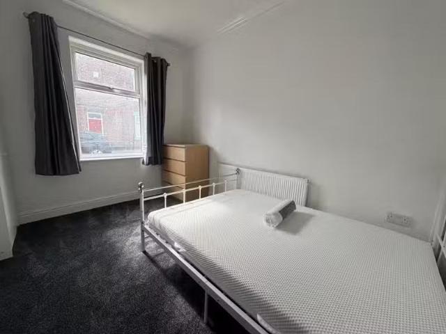 Charming 1 BA 1 bedroom house share for rent in Meredith Stree.