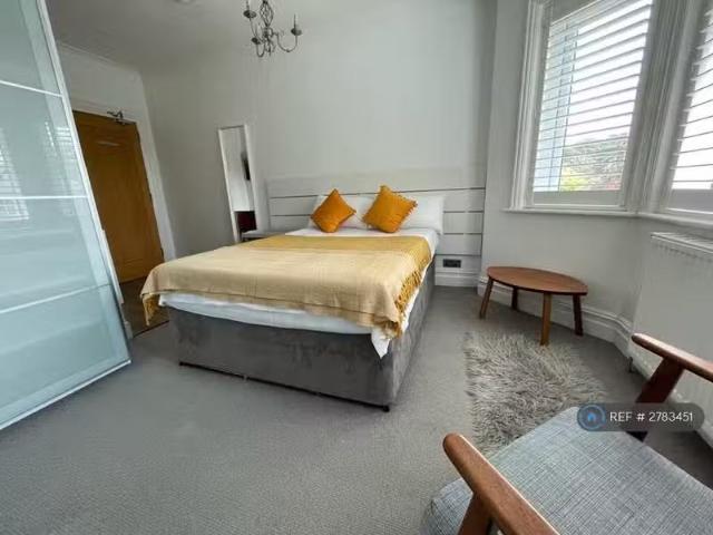 Just in! 1 BA 1 bedroom house share for rent in North Road, Po.