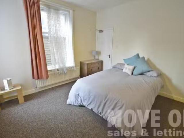 For Rent! 1 BA 1 bedroom house share for rent in Shillito Road.