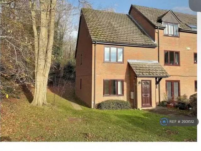 Charming 1 BA 1 bedroom maisonette for rent in Windrush Court.