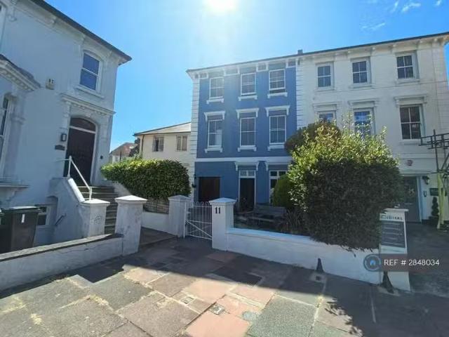 Cheap 1 BA 1 bedroom maisonette for rent in April Lodge, Eastb.