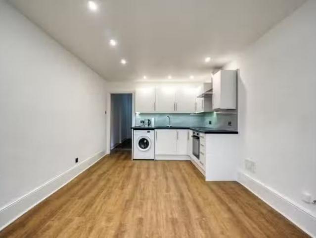 Rental! 1 BA 1 bedroom maisonette for rent in Bourne Street, E.