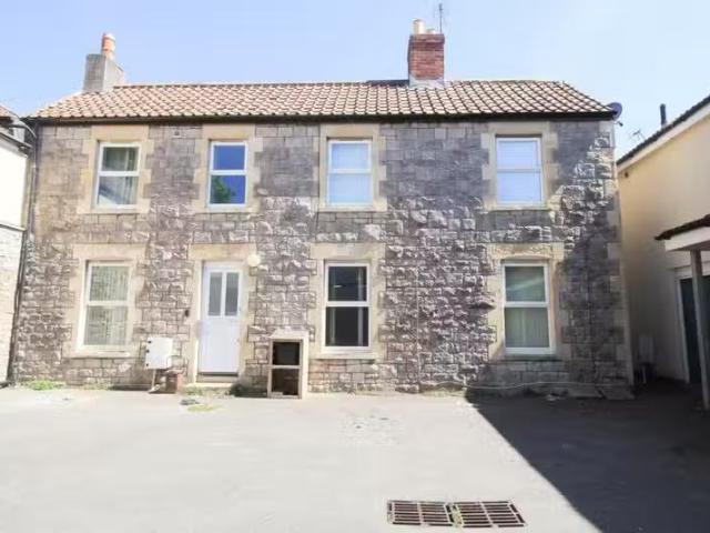 Charming 1 BA 1 bedroom semi detached house for rent in Alfred.
