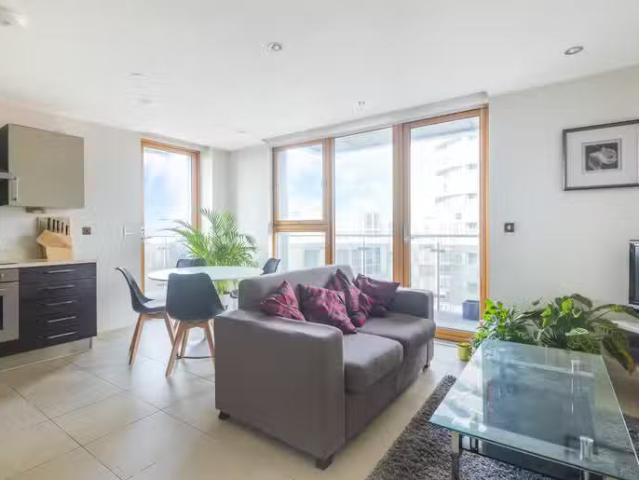 Rental! 1 BA 1 bedroom property to let in Streamlight Tower, 9.