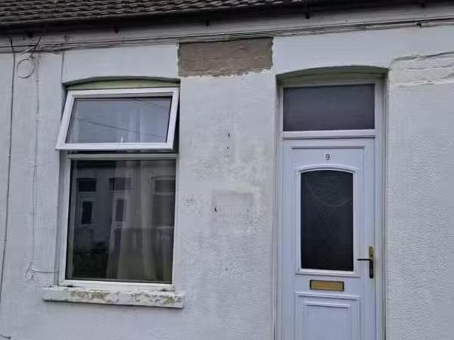 Unique 1 BA 1 bedroom terraced house for rent in The Square, G.