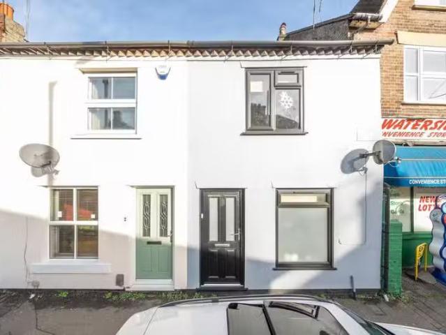 Rental! 1 BA 2 bedroom cottage for rent in Waterside, Chesham.