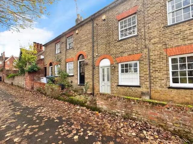 New 1 BA 2 bedroom cottage for rent in Church Street, Hatfield.