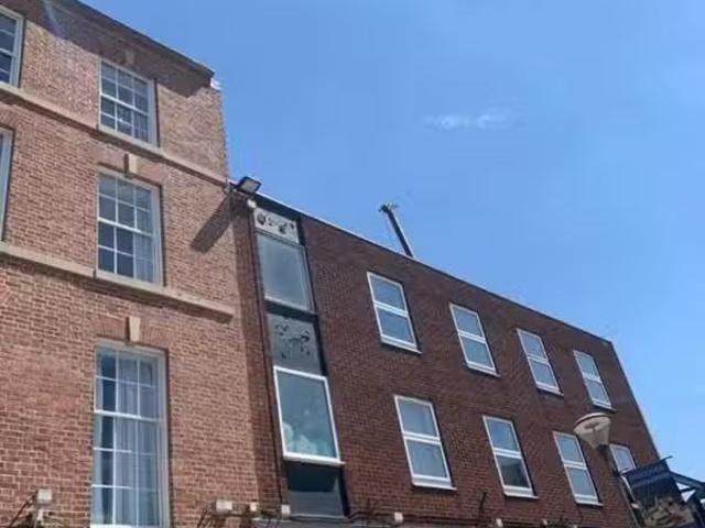 Cheap 1 BA 2 bedroom apartment for rent in Market Place, Gains.