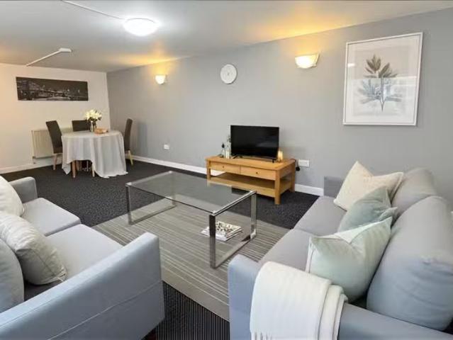 Deal! 1 BA 2 bedroom apartment for rent in Apartment 2, Satchw.