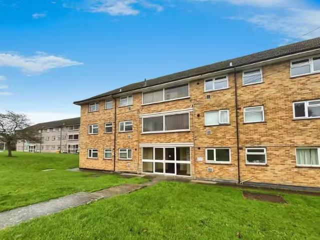 Charming 1 BA 2 bedroom apartment for rent in Berkeley Court.