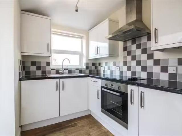Nice 1 BA 2 bedroom apartment for rent in Bloomfield Road, Bri.