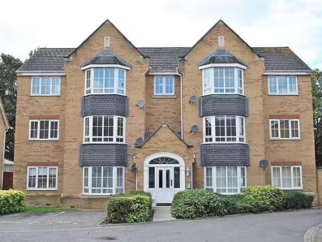 Nice 1 BA 2 bedroom apartment for rent in Britton Gardens, Kin.