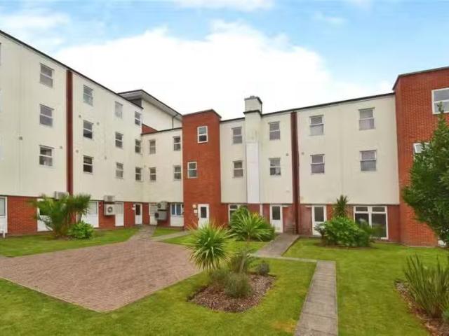 Cheap 1 BA 2 bedroom apartment for rent in Compair Crescent, I.