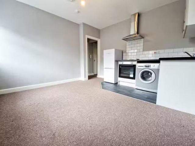Rental! 1 BA 2 bedroom apartment for rent in Cromer Road Birmi.