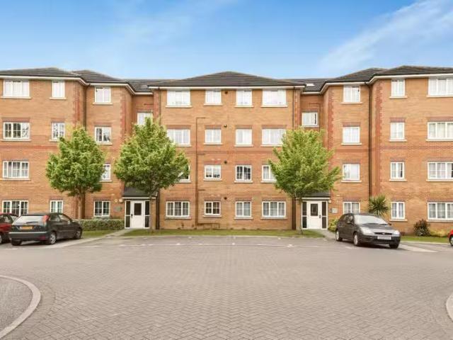 Deal! 1 BA 2 bedroom apartment for rent in Exchange Walk, Pinn.