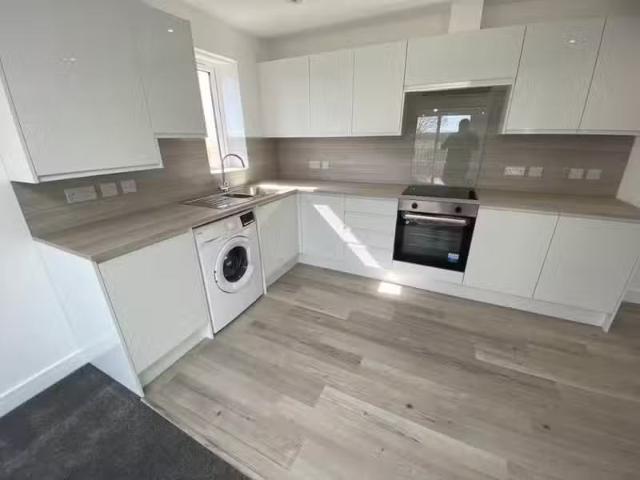 Deal! 1 BA 2 bedroom apartment for rent in Eastlyn Road, Bedmi.