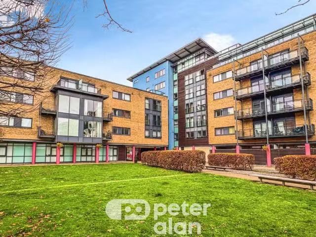 Cozy 1 BA 2 bedroom apartment for rent in Ferry Court, Cardiff.