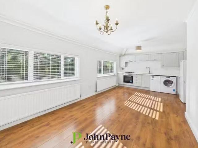 Rental! 1 BA 2 bedroom apartment for rent in Green Lane, Finha.