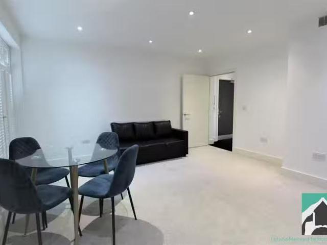 Rental! 1 BA 2 bedroom apartment for rent in Harborne Village.