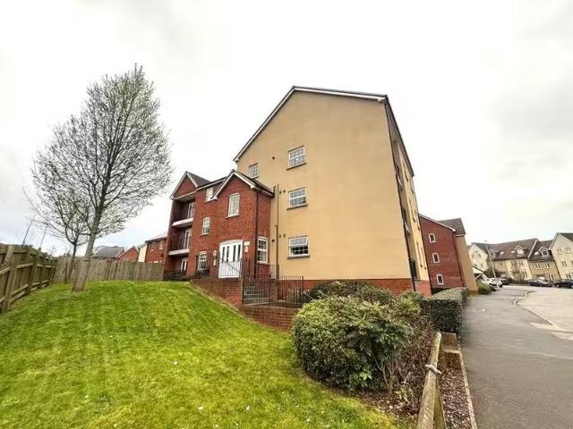 Just in! 1 BA 2 bedroom apartment for rent in Harris Place, EX.