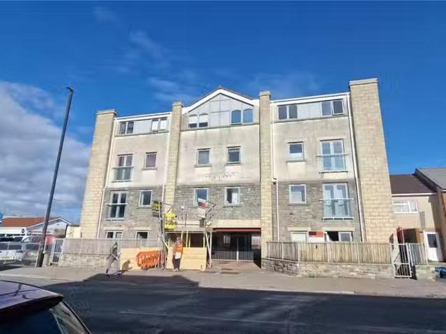 For Rent! 1 BA 2 bedroom apartment for rent in Kingsway Court.