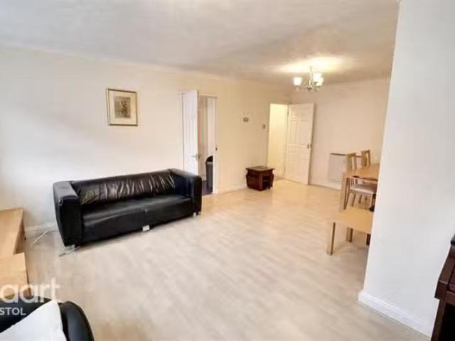 Cheap 1 BA 2 bedroom apartment for rent in Richmond Dale, Bris.