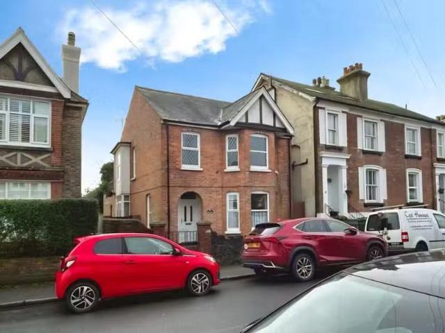 For Rent! 1 BA 2 bedroom apartment for rent in Seabrook Road.