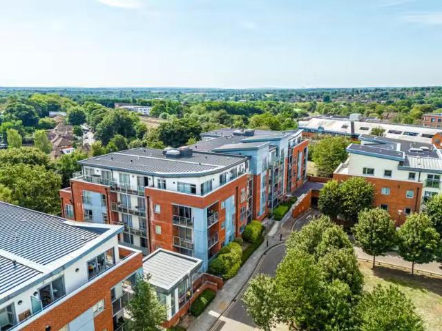 Just in! 1 BA 2 bedroom apartment for rent in Serra House, Cha.