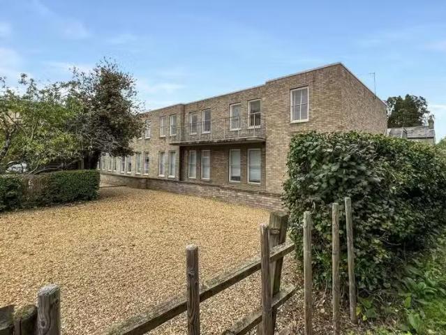 Unique 1 BA 2 bedroom apartment for rent in The Old Mill, Long.