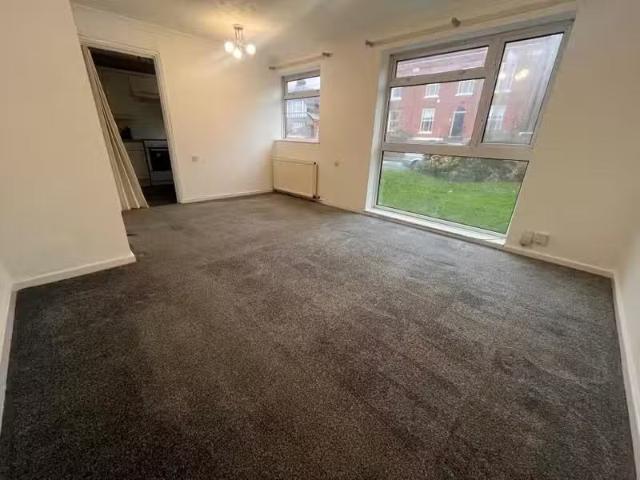Nice 1 BA 2 bedroom apartment for rent in Wentworth Road, Harb.