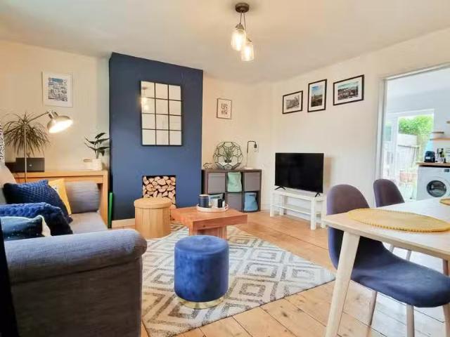 Rental! 1 BA 2 bedroom end of terrace house for rent in Luckwe.