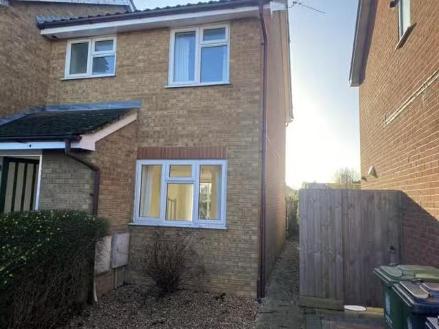Rental! 1 BA 2 bedroom end of terrace house for rent in Woodma.