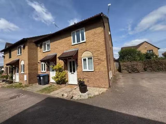 Charming 1 BA 2 bedroom end of terrace house for rent in Weave.