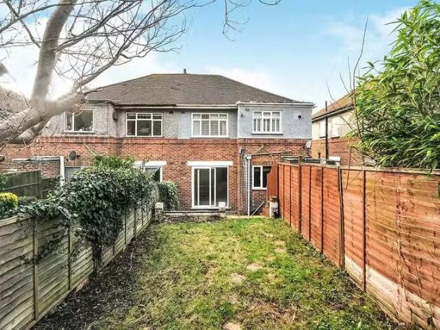 New 1 BA 2 bedroom Flat to rent, Mill Vale, Bromley, BR2 £1,6.