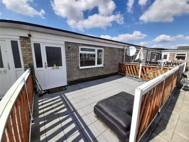 Nice 1 BA 2 bedroom Flat to rent, High Street, Langley, SL3 £.