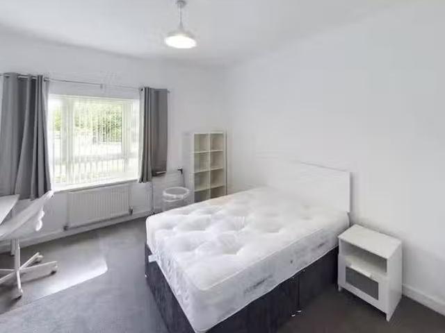 Nice 1 BA 2 bedroom Flat to rent, River View, Northampton, NN4.